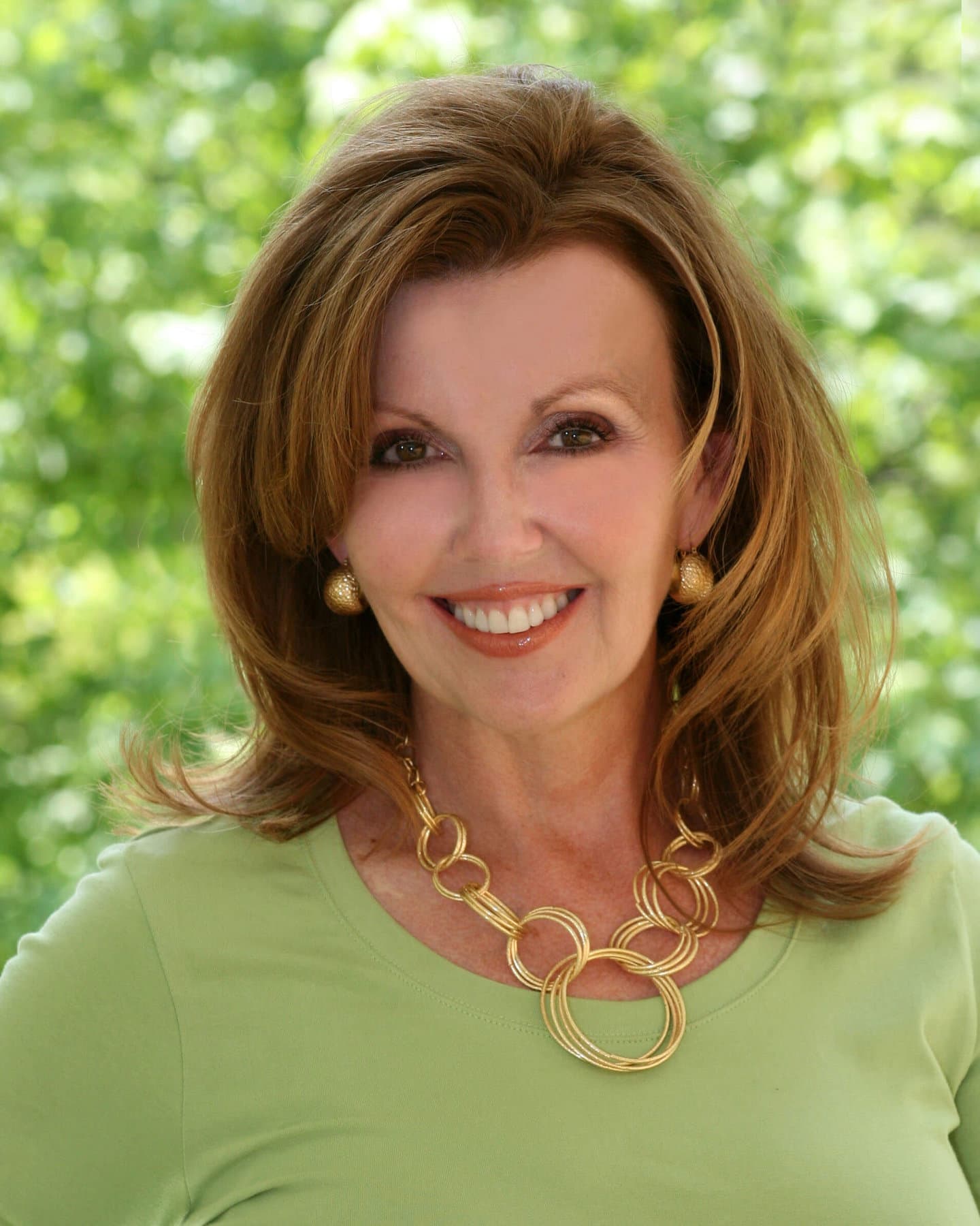 An Evening with Ronda Rich, WC '83 - Brenau Window : Brenau Window